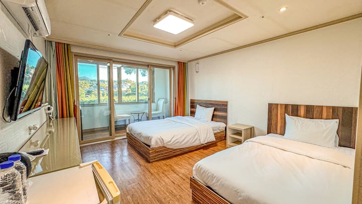 [해밀리조트] 초록초록한 한라산뷰ㅣ감성가득ㅣ불멍가능ㅣ편안히 쉬어가는 공간ㅣ - Jeju-si