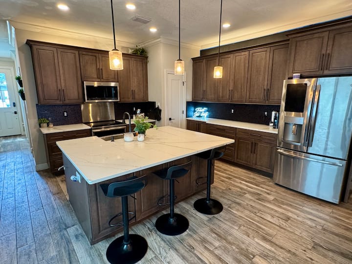 Luxury Town Home• Near Airport & Stadium - Tampa, FL