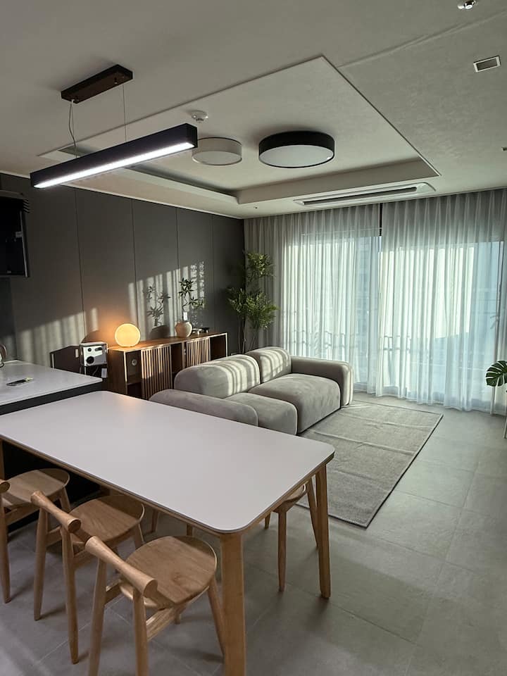 [Acd3)15-4] 방2,화2,오션뷰,테라스,신규호텔,이케아,롯데월드,도보5분,송정해운대 - Busan