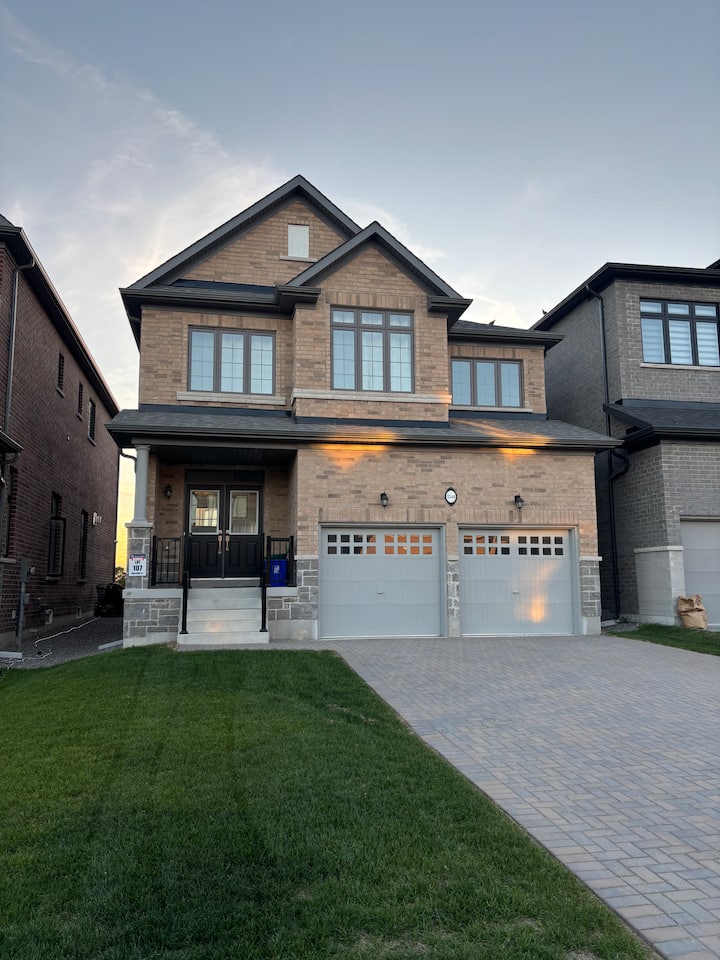 Modern Oshawa Home: Relax, Explore, And Enjoy. - Oshawa