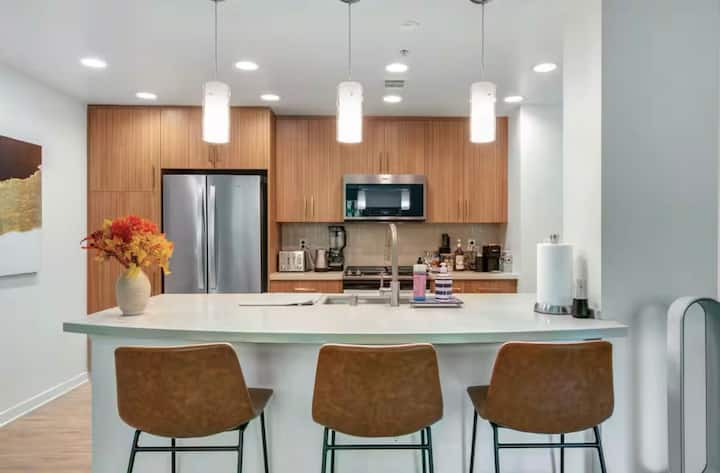 Mordern 2bd Near Irvine Spectrum W/ Pool & Gym - Irvine, CA