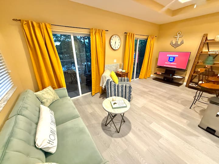 Serene Stay: Lake & Golf Views In Trees - Port St. Lucie, FL