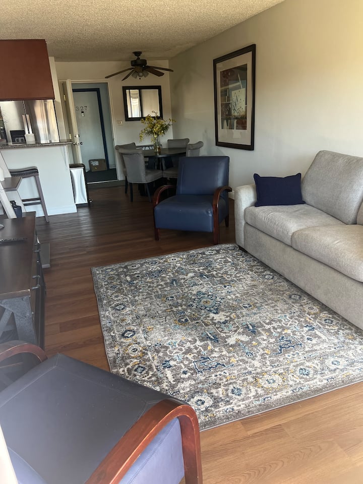 Condo Close To Beach, Hospitals And University. - Long Beach, CA