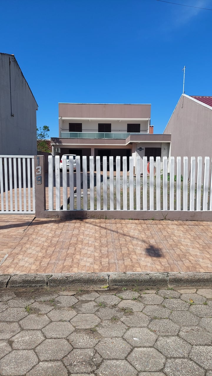 Otima Localização Sobrado A 50m Da Praia Com Wi-fi - Matinhos