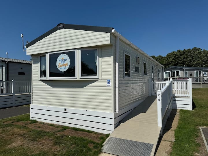 Lovely Caravan At Solent Breezes Holiday Park - Fareham