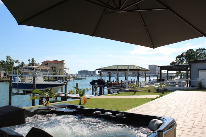 Private Beach House, Private Dock & Spa Waterfront - Dunedin, FL