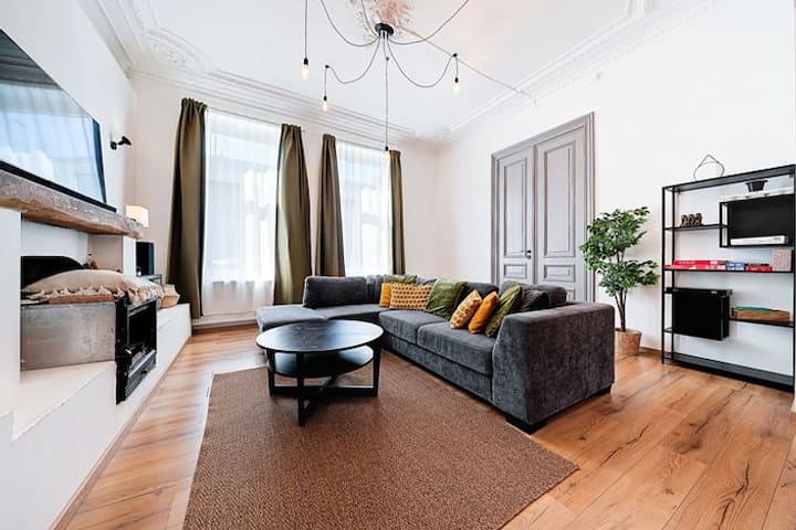 Maison Idéale Groupes – 6 Ch., 3 Sdb, Jardin Privé - Charleroi