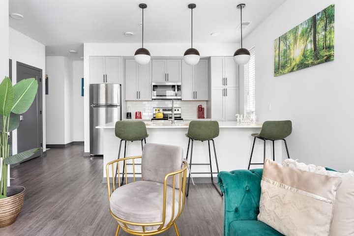 Modern Luxury Near Broad Ripple - Indianapolis, IN