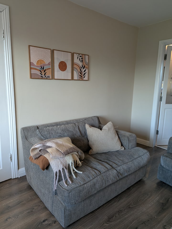Central & Spacious Home - 15 Min Walk From Town - Castlebar