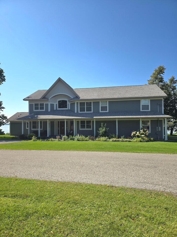 Sunset Shores Of Aloha ~ Mullet Lake Retreat - Mullett Lake, MI