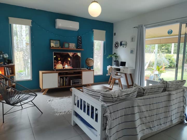 Casa Con Amplio Parque En Una Zona Tranquila. - Villa Gesell