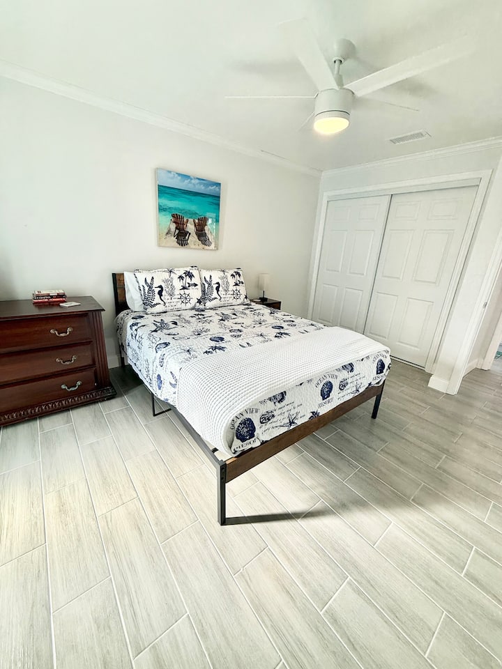 Clearwater Gem: 1br Just A Block From The Beach - Clearwater Beach, FL