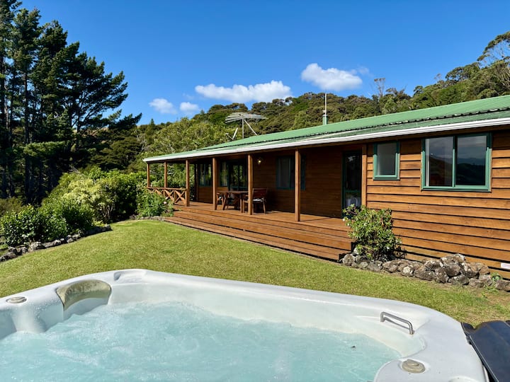 Ocean View Retreat 3 Bedrooms & Wifi - Coromandel