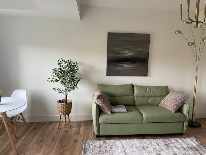 Home Away From Home In New Fenwyck Basement Suite - Spruce Grove