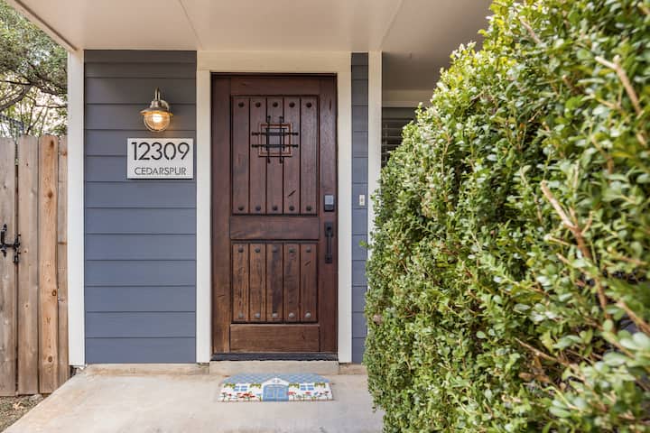 Quiet Neighborhood | Domain & Q2 Nearby | Sleeps 6 - Austin, TX