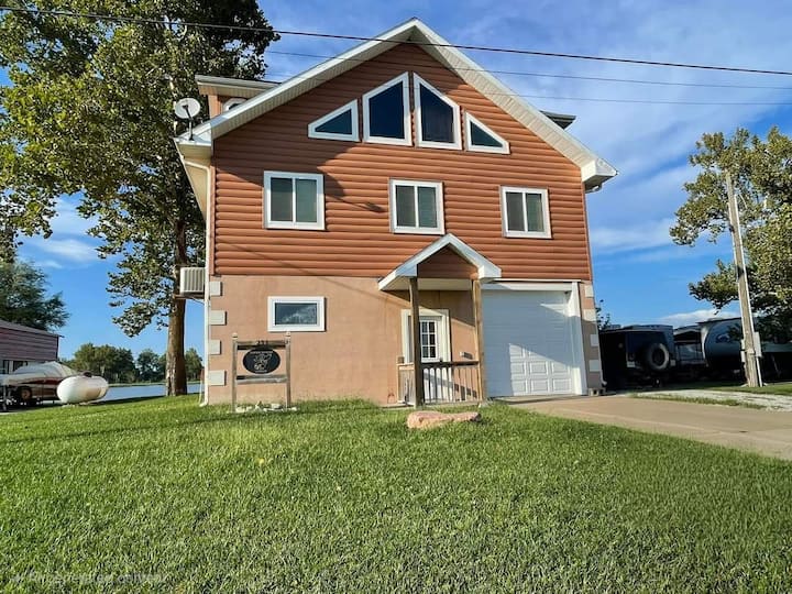 Loose Moose Lodge - Big Lake State Park, Craig