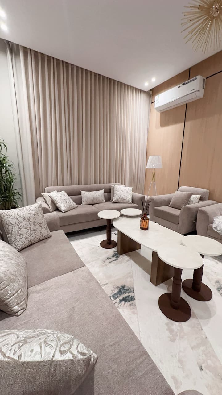 شقة فاخرة تتكون من 3 غرف نوم وصالة ومطبخ دورة مياة - Djeddah