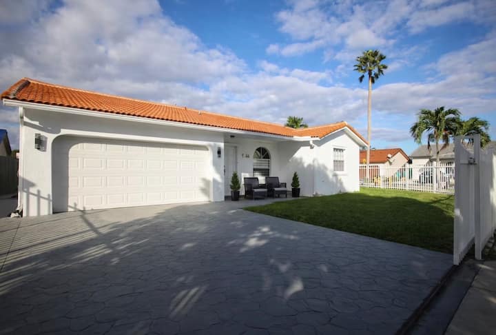 Miami Retreat With Backyard Pool - Cutler Bay
