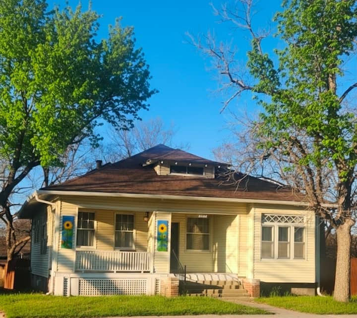 Sunflower House In Lovely Lawrence Kansas - Lawrence, KS