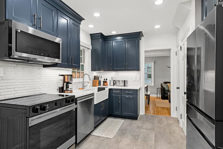 Cozy Winter Getaway | 4br, 2ba Home | Sleeps 7 - Duluth, MN