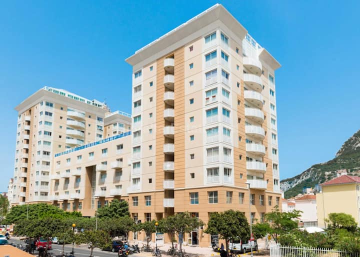 Et - Stylish Apartment In Centre With Pool - Gibraltar