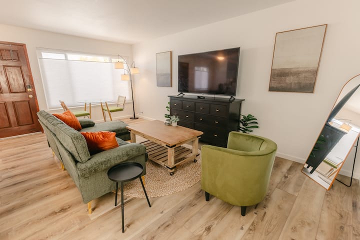 Quaint Apartment & King Bed Near Burlingame - San Mateo, CA