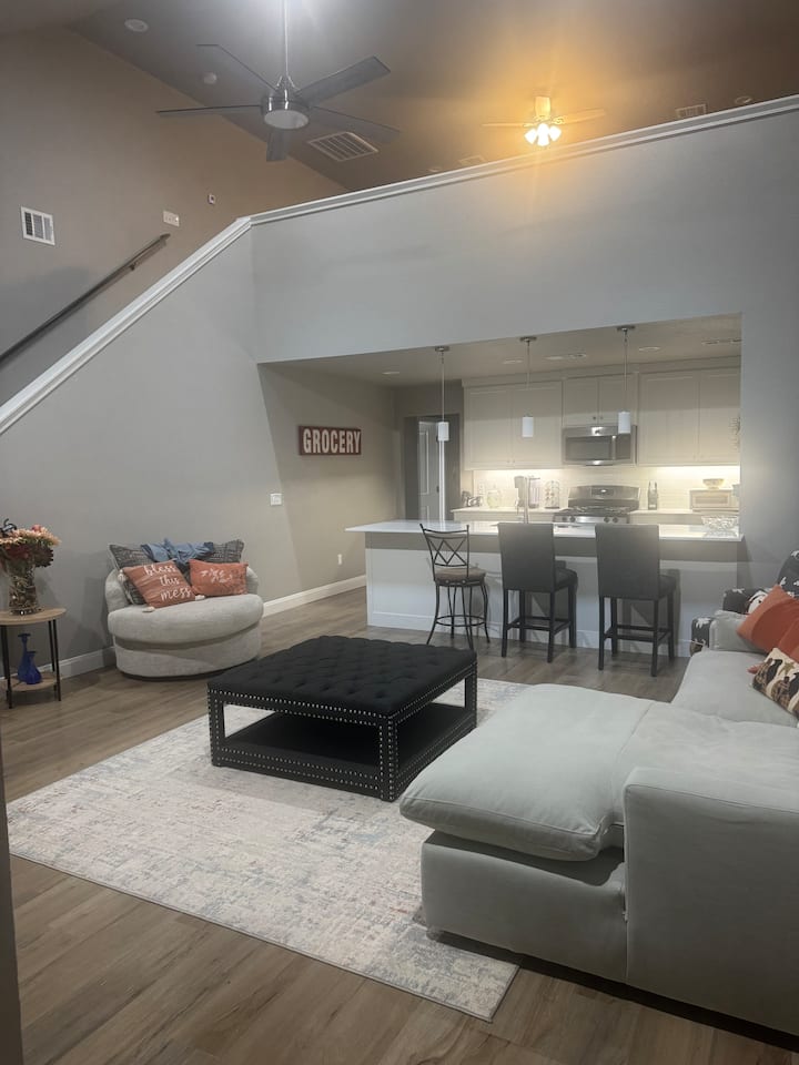 Gorgeous 3br + Bonus Room | City View - Amarillo