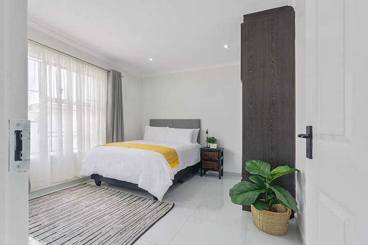 Spacious And Spotless Comfort @ Best Rates - Kempton Park