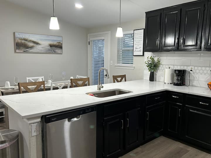 Charming 3 Bedroom Country Home! - Newark, TX