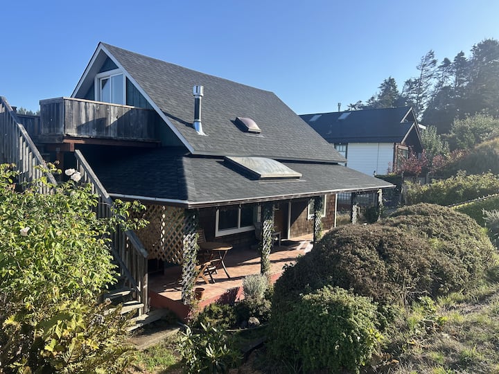 Historic Mendocino Home With Ocean Views - Mendocino, CA