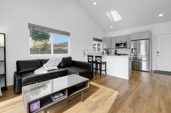 Bright & Spacious | Modern Getaway - Mira Mesa - San Diego