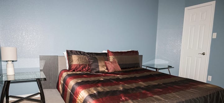Clean, Spacious Room With A California King Bed - Lake Worth, TX