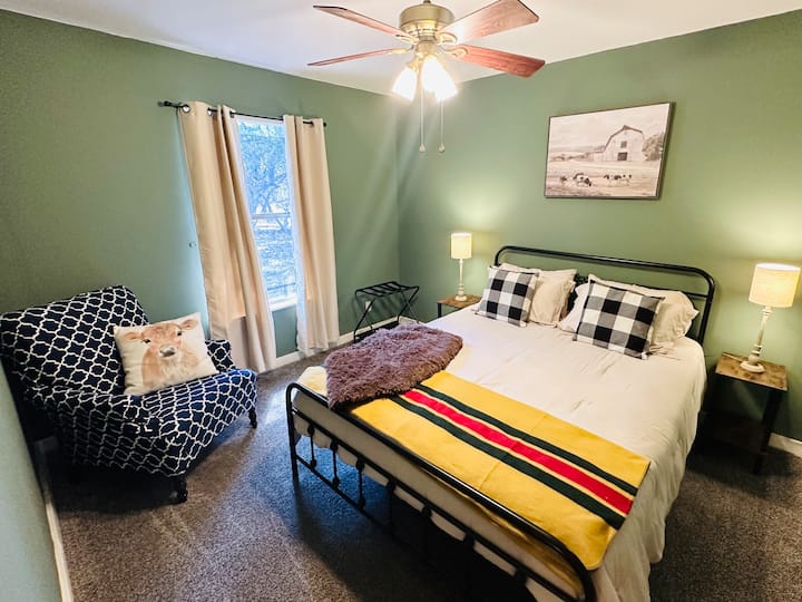 Farm Fresh Retreat - Canyon Lake, TX