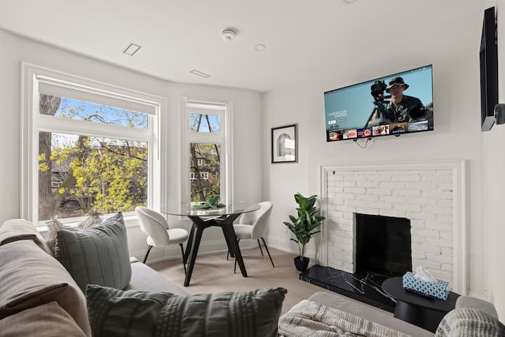 Cozy 1-br Retreat In Toronto’s Vibrant West End - Toronto
