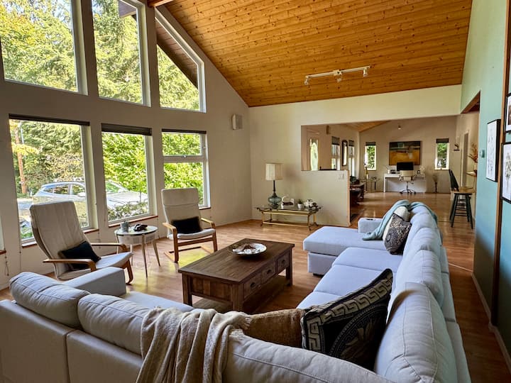 Cozy Cabin Retreat - Point Roberts, WA