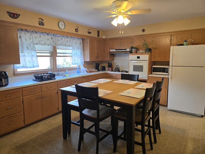 Spacious Apartment Close To The Freeway. - 밀워키