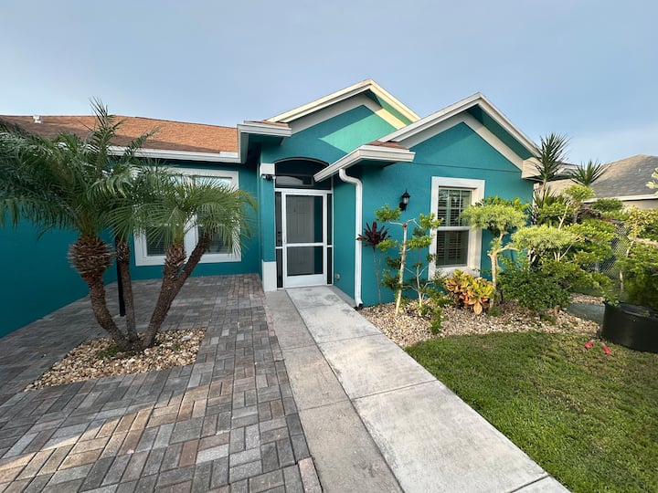 Clean & Family Friendly 3 Bedroom 2 Bathroom Home - Port St. Lucie, FL