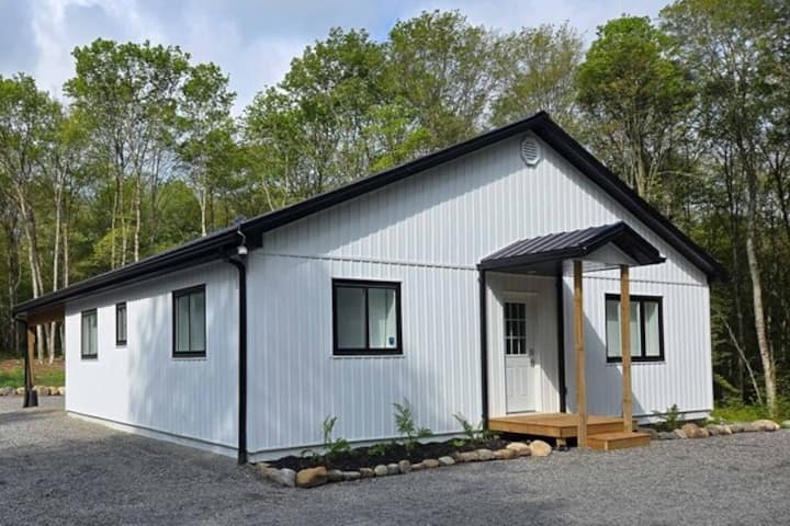 Modern 3br Retreat | Starlink Wi-fi, Games Room - Algonquin Provincial Park