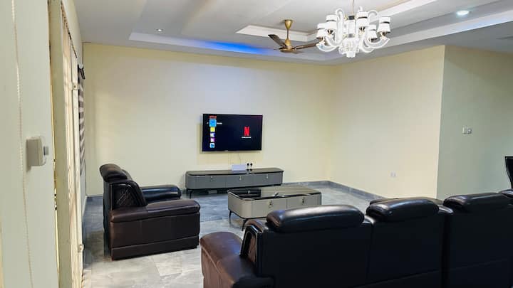 Top Floor With Starlink Wi-fi And Laundry Machine - Ghana