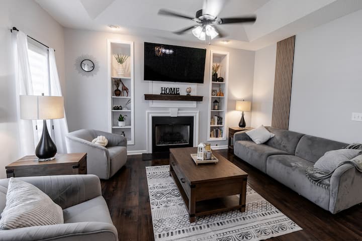 Spacious 3br • Sleeps 8 • Loft, Yard & Grills - Easley, SC