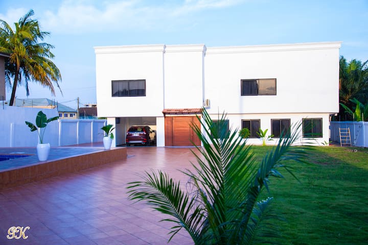 Luxurious Airport Vista Palace 7-bedrs All-ensuite - Ghana