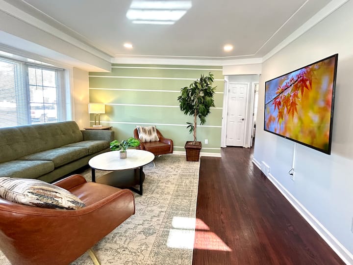 Mcm 4br/2ba Near Woodward & Beaumont - Royal Oak, MI