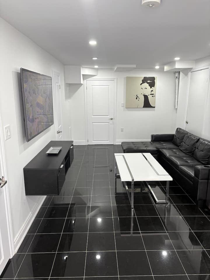 Beautiful Cozy Basement Suite- Feel Right At Home - Brampton