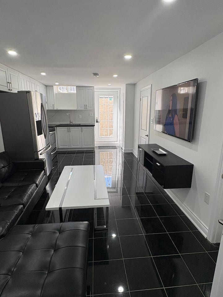 Beautiful Cozy Basement Suite. - Brampton