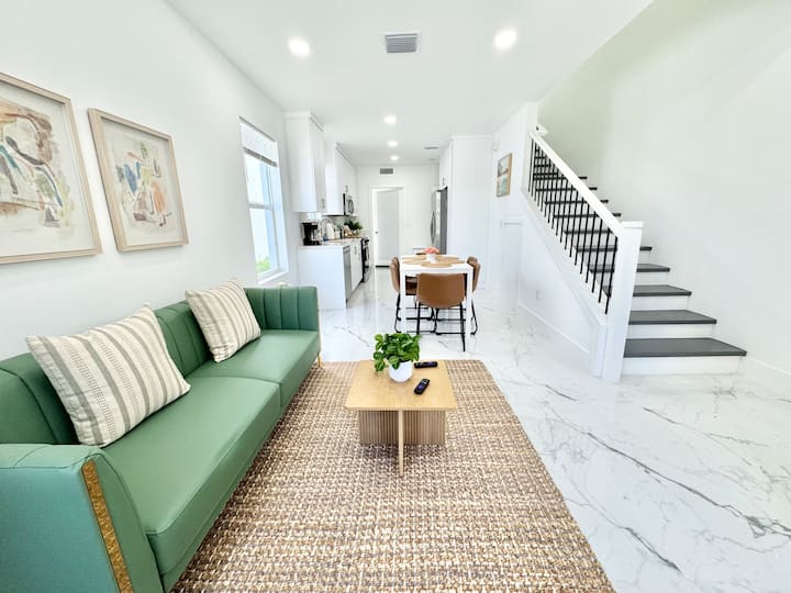 Luxury & Modern Townhouse In Boynton Beach - Boynton Beach, FL