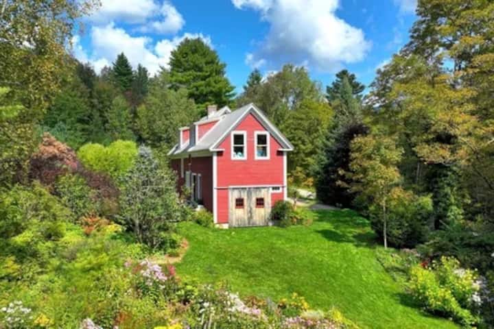 Rustic-chic Farmhouse Close To Skiing & Trails - Bethel, VT
