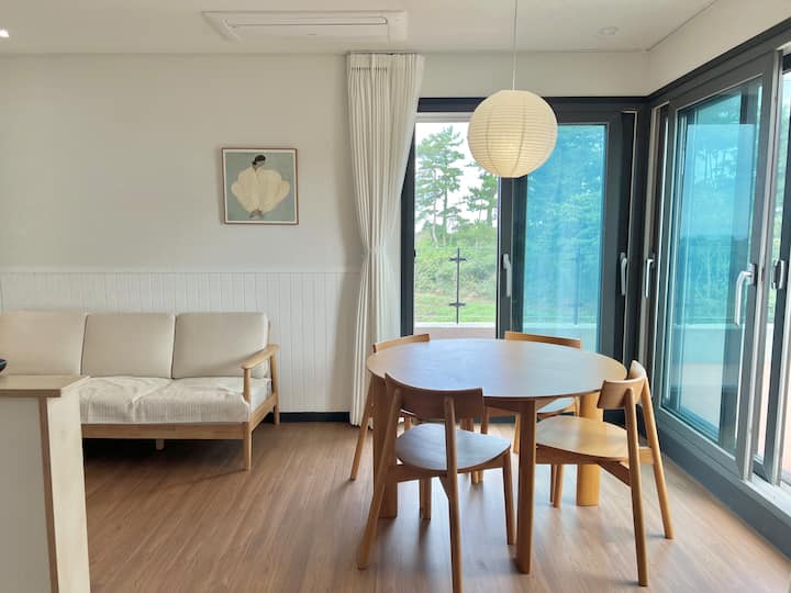 평대로움 B동 [2층] (동화마을, 스누피가든 15분 / 세화 10분) - 펫앤키즈용품구비 - Jeju-do