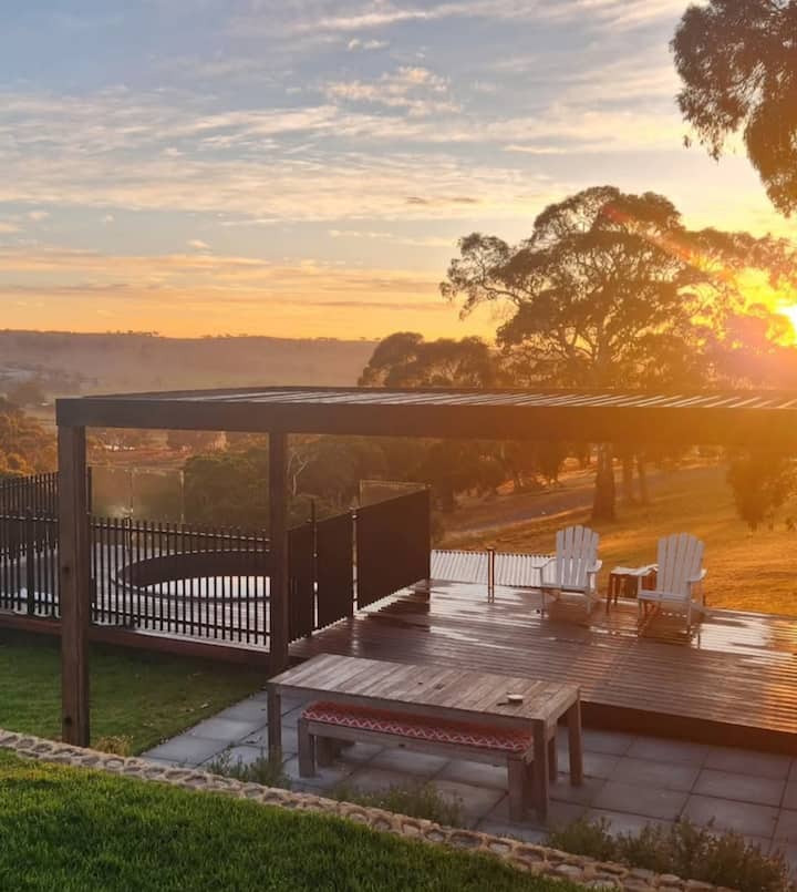 Modern Country Retreat For Groups & Families - Adelaide