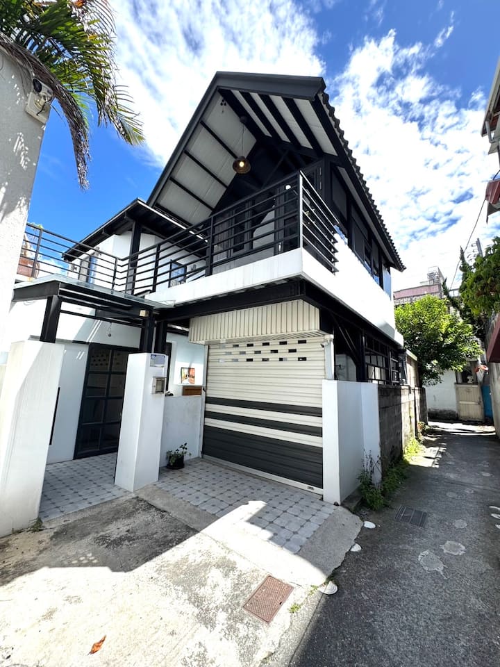 巷弄小憩-一館

老闆佛系經營｜親子寵物友善｜電動麻將桌｜Switch設備齊全 - 지안 향