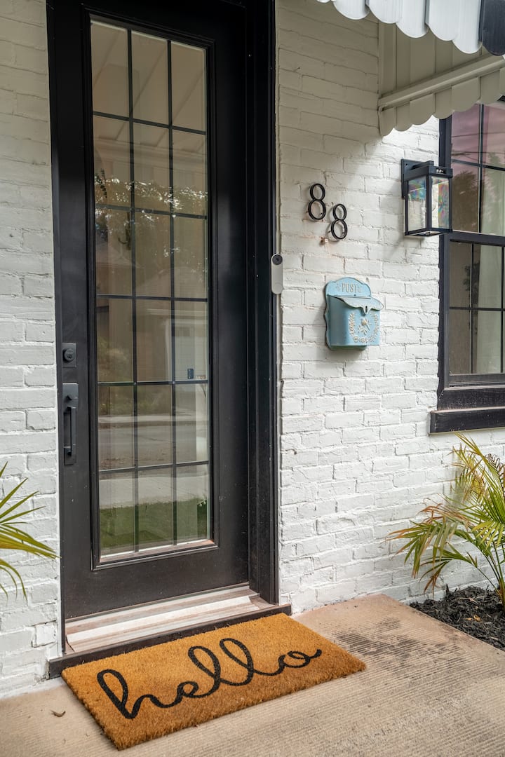 The Little Gem | Bungalow In Trendy Locke Street - Hamilton